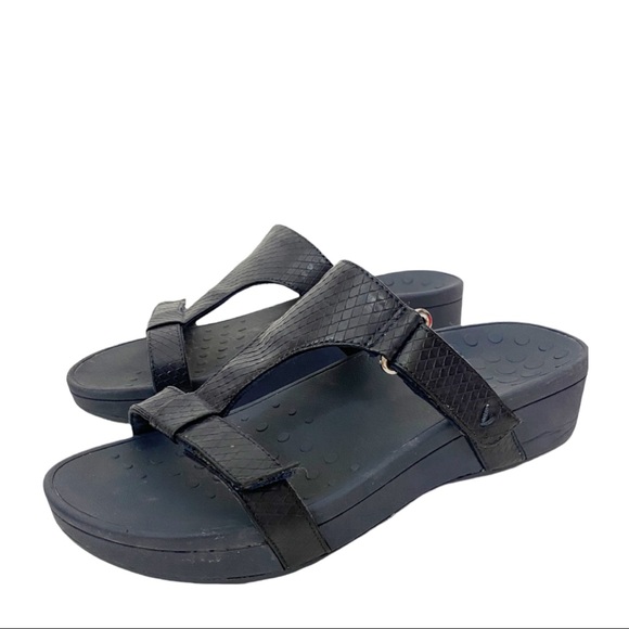 Vionic | Shoes | Vionic Ellie Sandal T Strap Textured Adjustable Strap ...